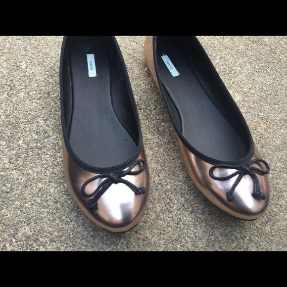 Kimchi Blue | Shoes | Womens Kimchi Blue Rose Gold Flats Size M | Poshmark